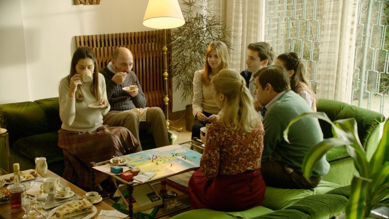 Rojo Szene 8 | Film-Rezensionen.de