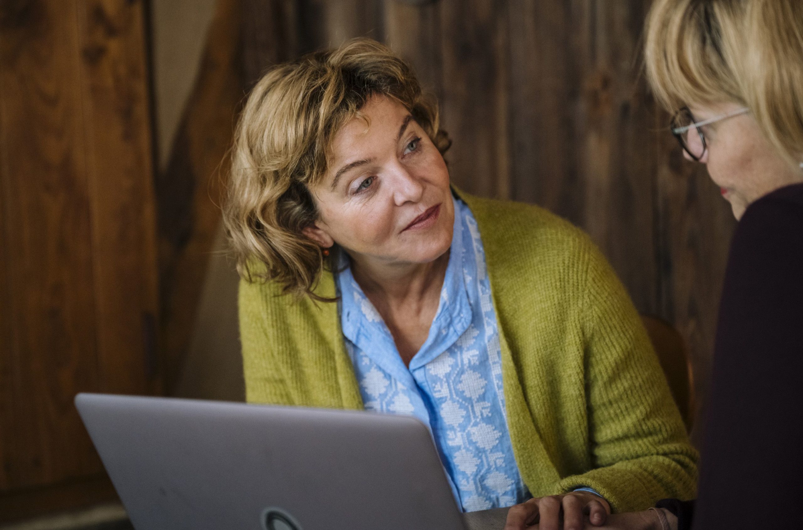 Meine Mutter gibt es doppelt Frontpage | Film-Rezensionen.de
