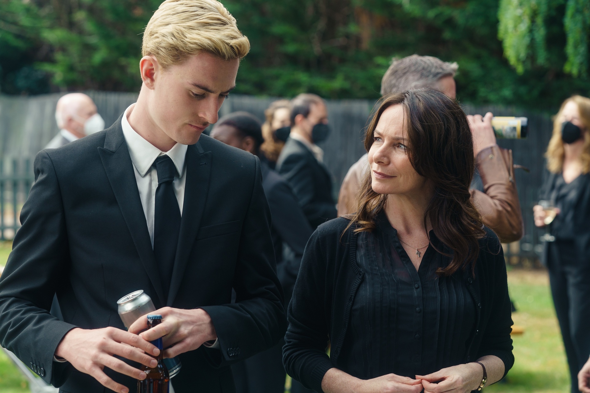 Tell Me Everything – Staffel 1 | Film-Rezensionen.de Tell Me Everything – Staffel 1 | Film-Rezensionen.de
