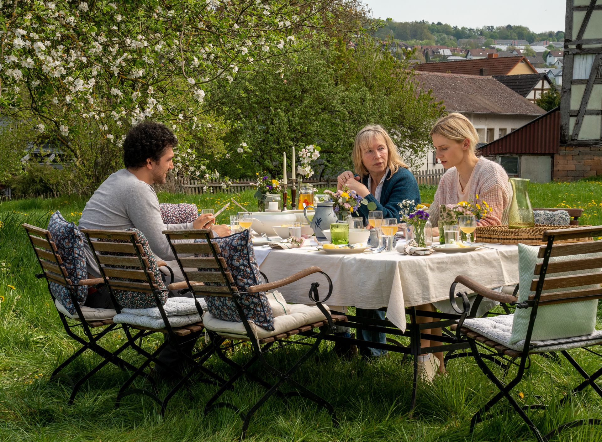 Unterm Apfelbaum: Panta Rhei – Alles im Fluss | Film-Rezensionen.de