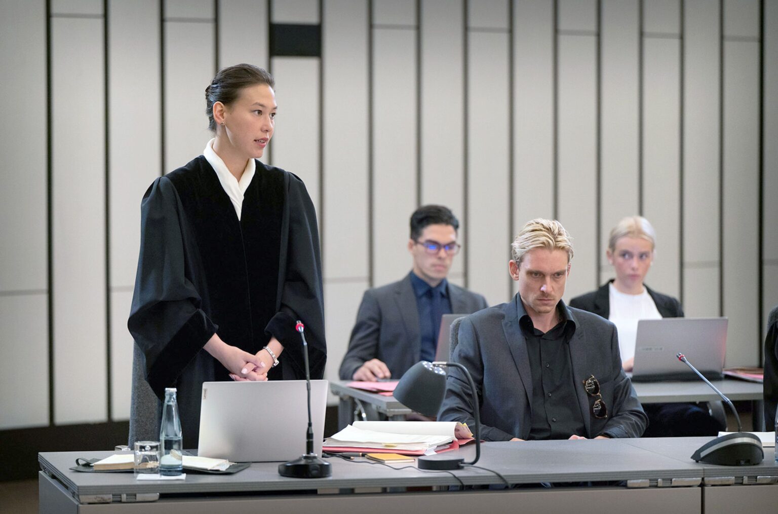 Conti – Meine zwei Gesichter | Film-Rezensionen.de