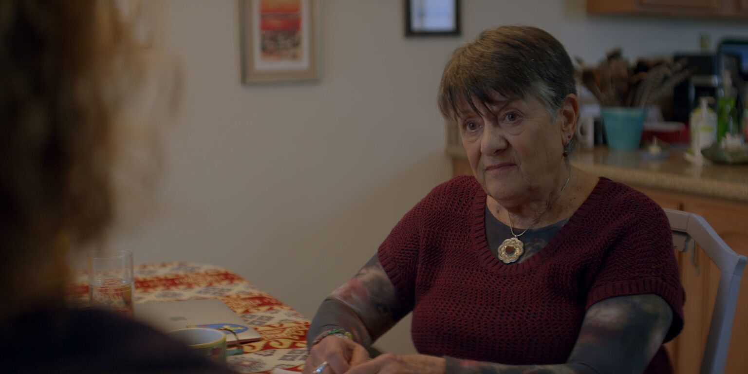 Escaping Twin Flames Szene 9 | Film-Rezensionen.de