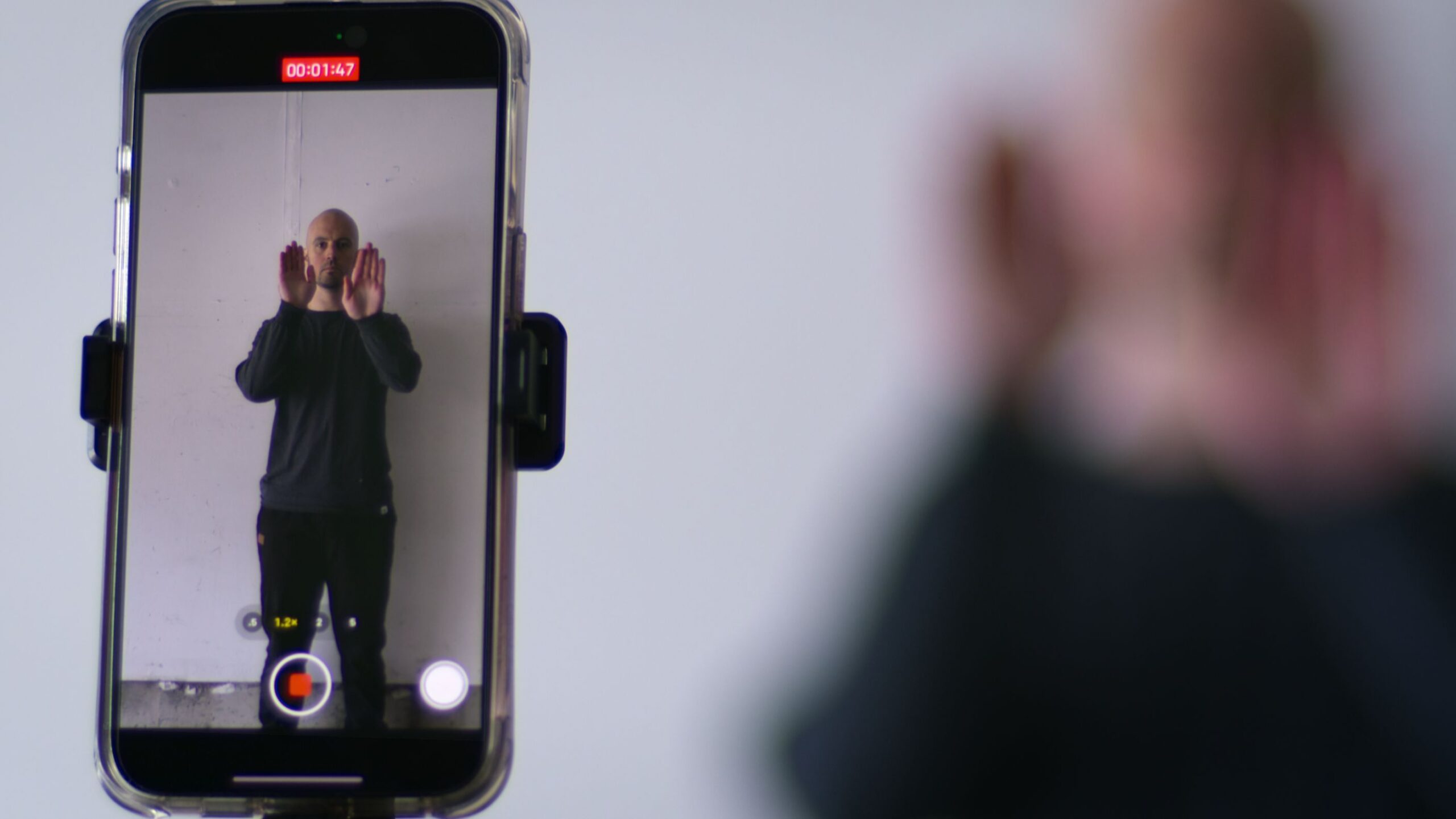 Untold Sign Stealer Frontpage | Film-Rezensionen.de