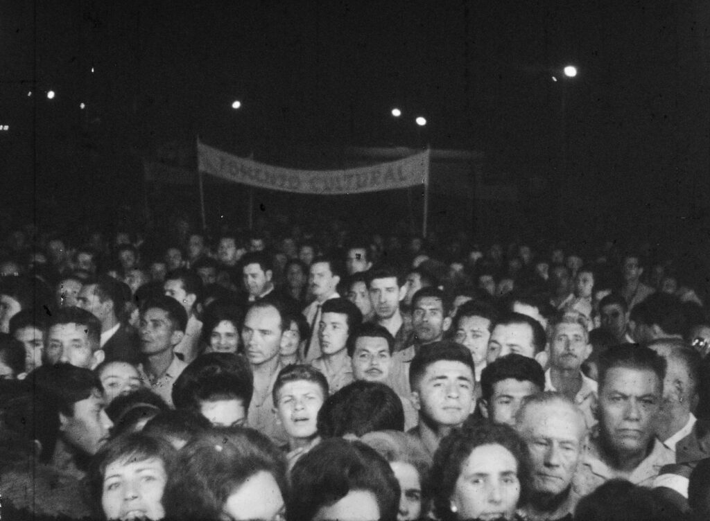 Under the Flags, the Sun | Film-Rezensionen.de