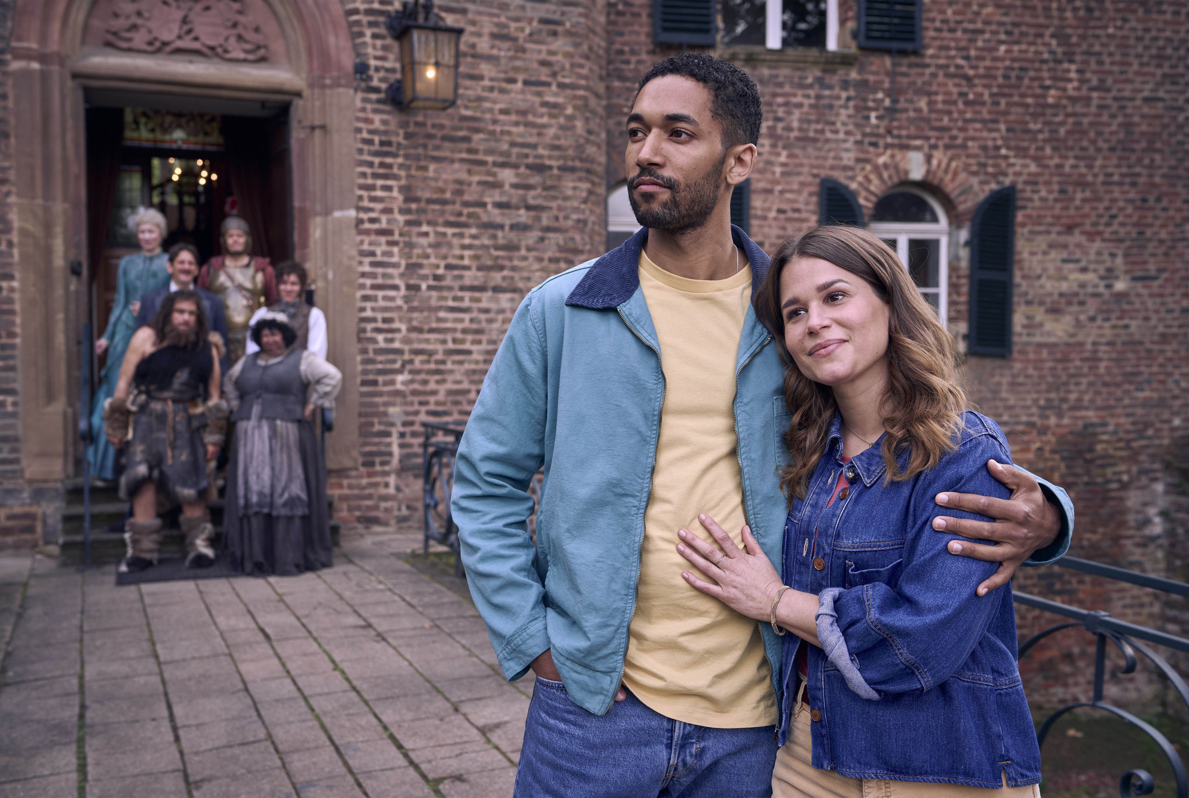 Ghosts (2025) – Staffel 1 | Film-Rezensionen.de